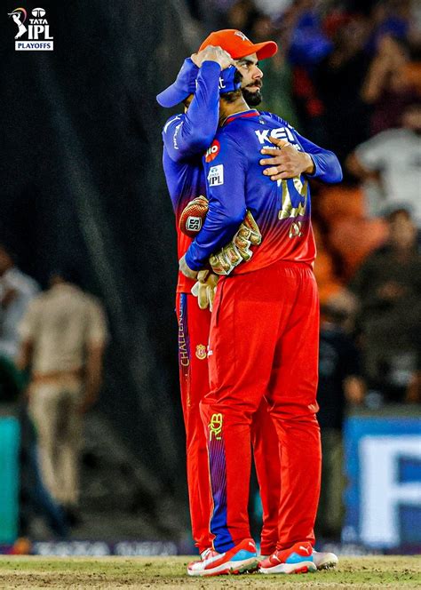 Virat Kohli Hugs Dinesh Karthik As Latter Receives Guard Of Honour