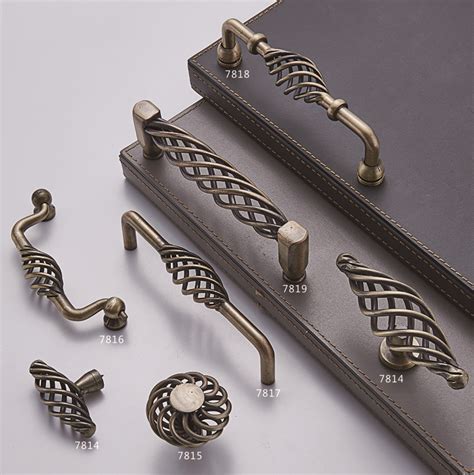Manijas para puertas de armario de hardware de gabinete de cocina de aleación de zinc Compre