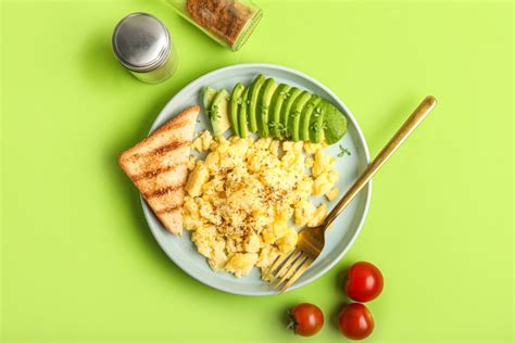 Το κόλπο για να κάνετε τα αυγά Scrambled αφράτα και ζουμερά χωρίς