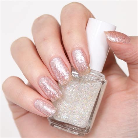 MacKarrie Beauty Style Blog Essie Let It Bow