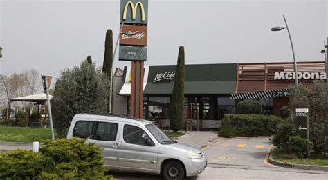 Tentata Rapina Al McDonalds Due Banditi In Fuga Malore Per Una