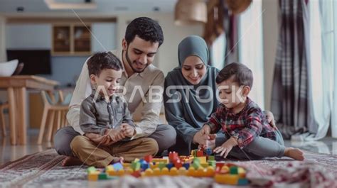 مشاركة الابناء الفعاليات المسلية، أجواء أسرية سعيدة، عائلة عربية خليجية