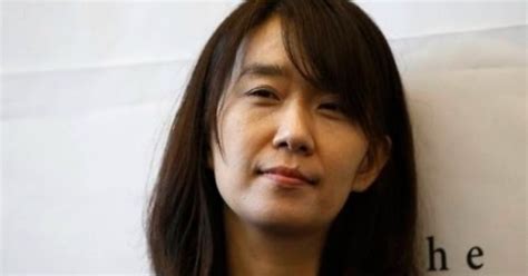 한강 “尹 파면은 보편적 가치 지키는 일”…작가 414명 ‘한 줄 성명