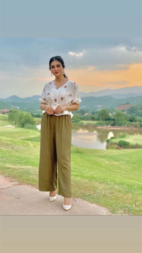 Pin By Madhunm Prakruthi On Quick Outfits Celebrity Casual Outfits