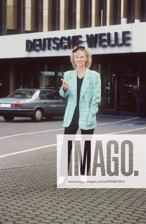 Doris Papperitz 12 94 Am Frau Sport Journalismus Moderation Tv Sat 1 Blond Locken Blazer Türkis