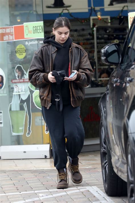Hailee Steinfeld Leaves Her Home In Los Angeles 01 02 2023 Hawtcelebs