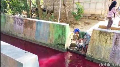 Viral Warna Air Sungai Di Pamekasan Berubah Jadi Merah Darah