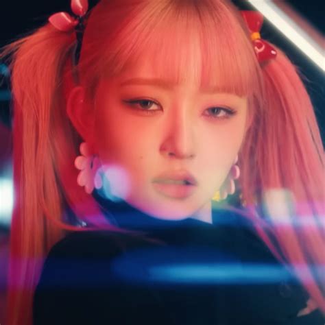 Ive Kitsch Lukisan Estetika