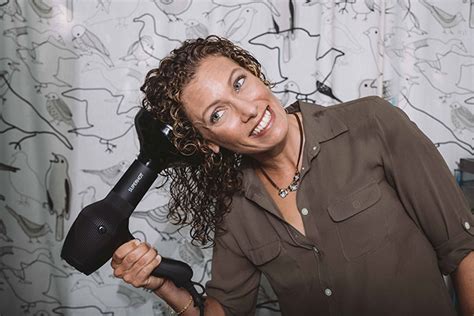 How To Use A Diffuser Without Ruining Your Curls Naturallycurly Com