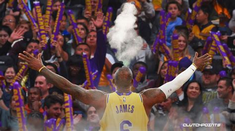 Lebron James Powder Toss Check In Vs Bulls Makes Lakers Fans Go Wild