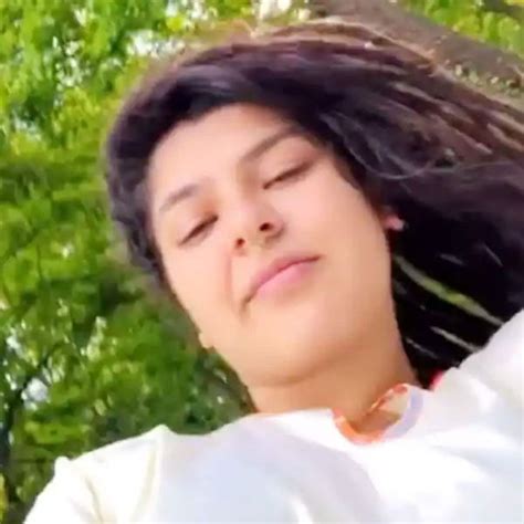 Taarak Mehta Ka Ooltah Chashmah Actor Nidhi Bhanushali Entices In Her