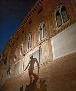 305 Divagazioni Su Nettuno E Bologna In Un Centro Storico