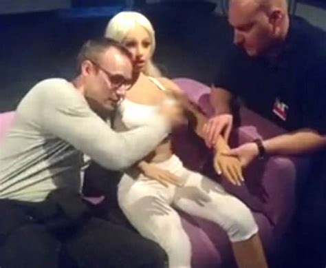 Công nghệ chế tạo robot sex đã đạt được đến thành tựu như thế này đây