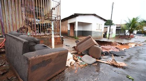 Forte chuva causa alagamentos e prejuízos em vários bairros de Umuarama