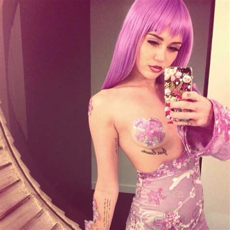 Miley Cyrus Titty Clam Costume Of The Day