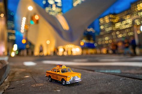 가장 인기있는 장소를 통해 운전 뉴욕시에서 빈티지 택시 장난감 Empire에 대한 스톡 사진 및 기타 이미지 Empire 강 거리 Istock