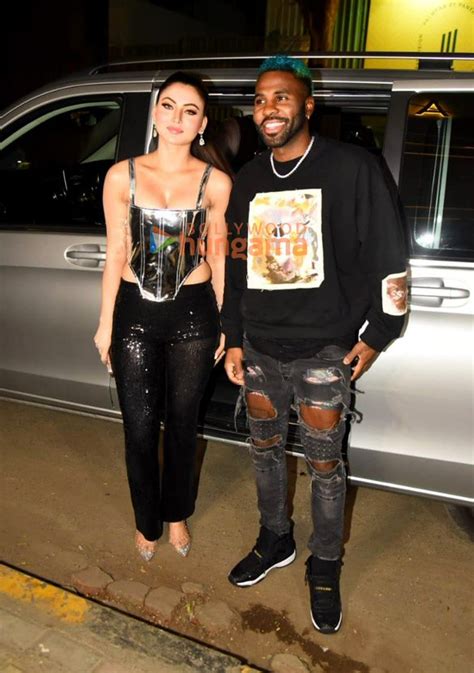 Photos Urvashi Rautela And Jason Snapped In Bandra 5 Urvashi