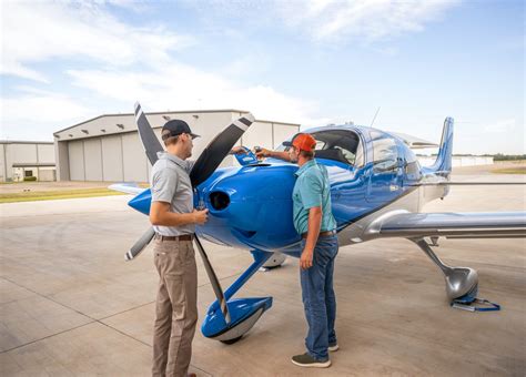 Cirrus Promotes Aviation Safety With New Annual Flight Review Course