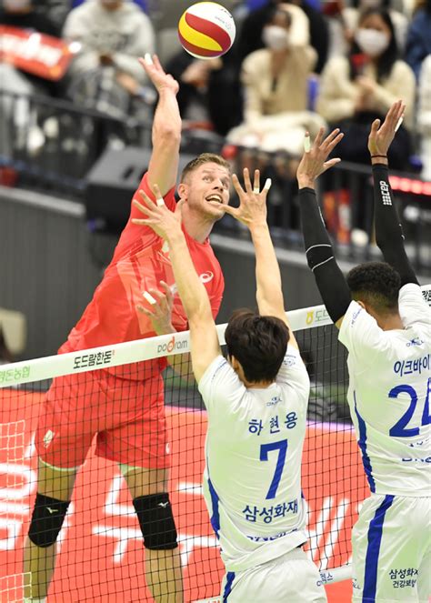 타이스 24점 한국전력 삼성화재 꺾고 3연패 끊어