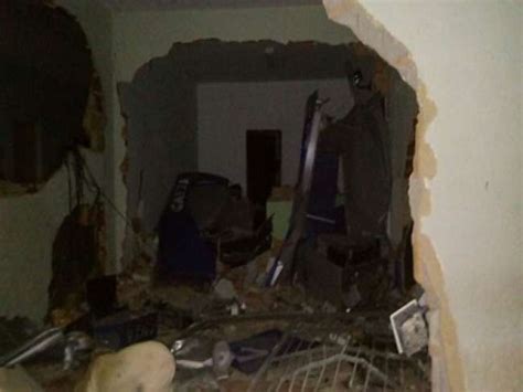 Quadrilha explode caixas eletrônicos em Fervedouro
