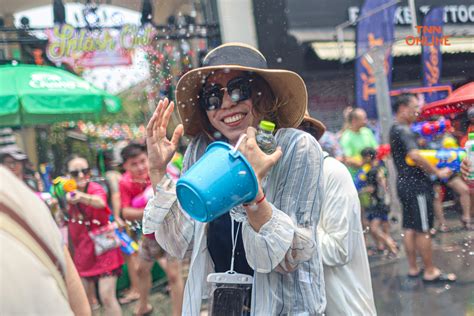 รูปภาพประกอบข่าว เริ่มแล้วสงกรานต์ข้าวสาร นทท เล่นสาดน้ำกันคึกคัก รูป