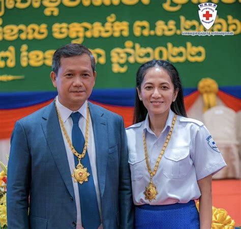 “លោកតា ធន់ យ៉េង និង ពូ សេង ខេមរា ពួកគាត់ទាំង២នាក់ទទួលបានការវះកាត់ជំងឺភ្នែកឡើងបាយ” សារព័ត៌មាន