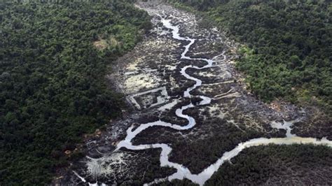 Shell Warned Nigeria Pipeline Could Leak Before Spills Bbc News