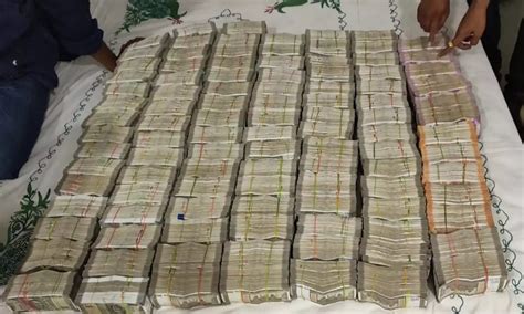రెండు కోట్ల నగదు పట్టివేత A Huge Amount Of Cash Was Seized In