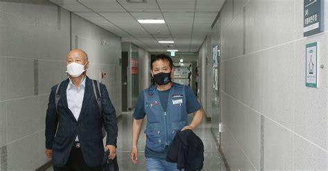 사회적 합의기구 회의 참석하는 택배노동자 과로사대책위