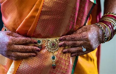 How To Select And Wear A Waist Chain