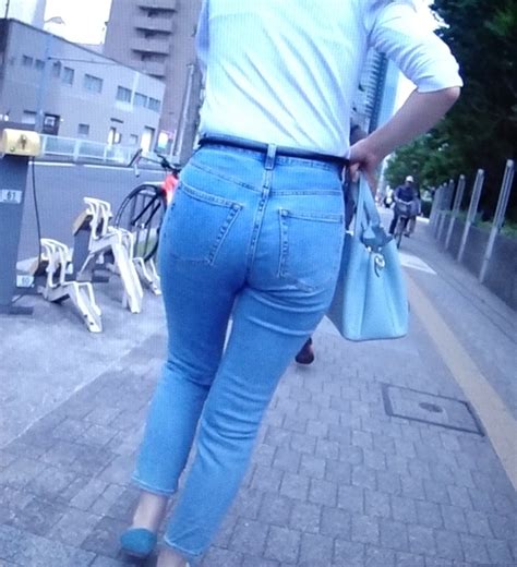 超絶激エロ美巨尻でスキニーデニムを履いた美人お姉さんがイヤらし過ぎてフル勃起 めっちゃリアル