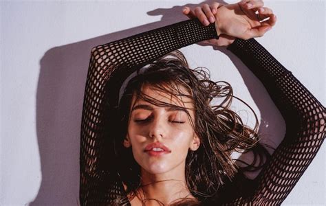 Rosto De Mulher Retrato Do Sensual Modelo Feminino Jovem Foto Premium
