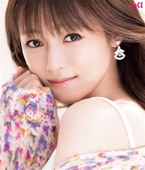【深田恭子】集中したいときにはテンションを高めるのではなく、沈める【cover Beauty】｜美容メディアvoce（ヴォーチェ）
