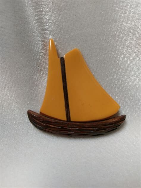 Bakelite Butterscotch And Wood Gem
