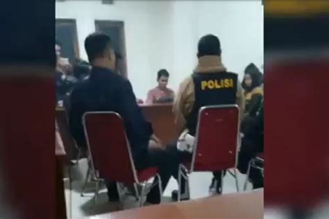 Oknum Polantas Digerebek Warga Diduga Mesum Saat Apel Ke Rumah Gadis Cantik