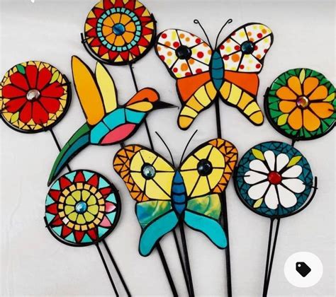 Pin By Lesley Dawes Wesley On Stained Glassmosaic Garden Stakes