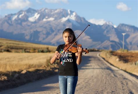 Lia Ponce Violin