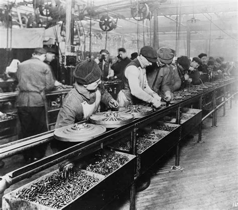This Day In History Henry Ford Introduces The Assembly Lines Into His