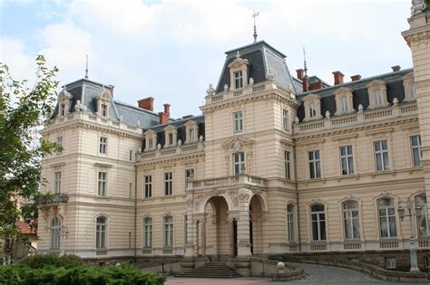 Розкішний палац графів Потоцьких у Львові