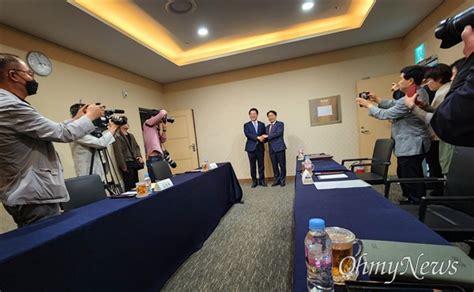 강기정 광주광역시장과 김영록 전라남도지사가 10일 오후 오마이포토