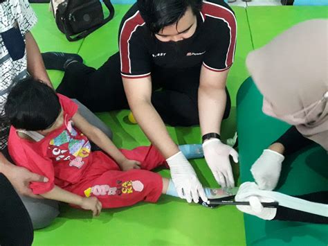 Terapi Massal Penyandang Disabilitas Di Yayasan Sayap Ibu Cabang