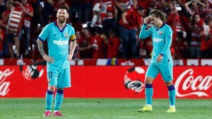 El Abrazo Entre Lionel Messi Y Antoine Griezmann En El Vestuario Del Barcelona Que Acalla Los