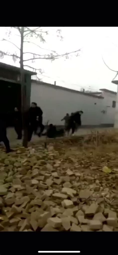 全民反共滅共聯盟 on Twitter 中国疫区武汉肺炎痊愈出院后的夫妻回到村里遭到村民追打这次是被打住院了 中国