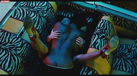 Naked Jennifer Decker In Lulu Und Jimi