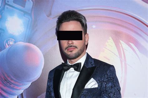 Pandora Gate Stuu zatrzymany przez policję w Wielkiej Brytanii