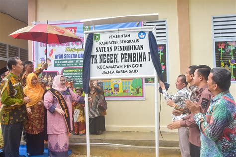 Terus Tingkatkan Kualitas Pendidikan Bupati Kasmarni Resmikan TK