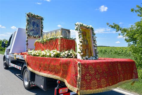 Moment Istoric Moaștele Mitropolitului Grigorie Dascălu Au Fost Scoase