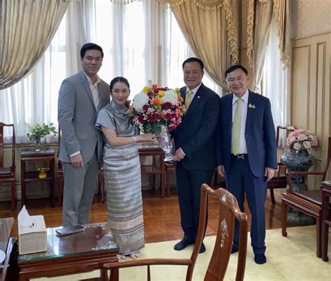 การเมือง ชื่นมื่น ‘อนุทินหอบกระเช้าดอกไม้ร่วมอวยพรวันเกิด 38 ปี