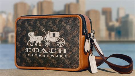 La Historia De Coach Y Su Elegante Emblema