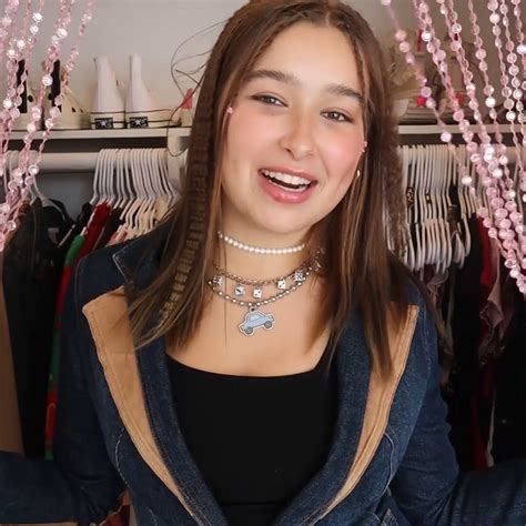 Shop Tiktok Star Caroline Rickes Thrifted 2000s Closet Who What Wear